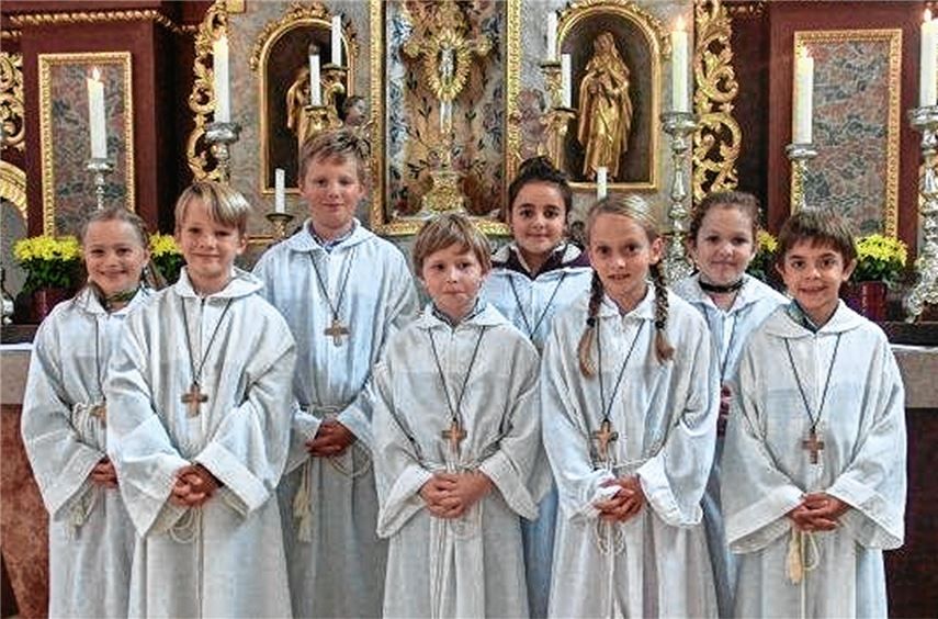 OVB Heimatzeitungen | Acht neue „Minis“ bereit für den Dienst am Altar