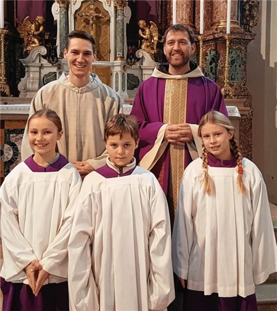OVB Heimatzeitungen | Neue Ministranten in Pfarrei Heilig Kreuz