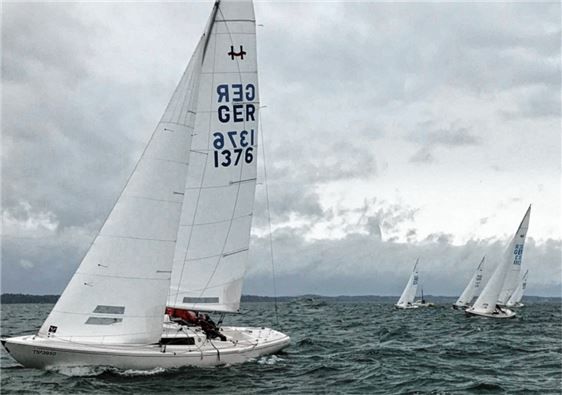 OVB Heimatzeitungen | Chiemseer Ullherr segelt zum H-Boot-Meistertitel