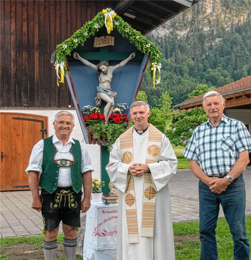 OVB Heimatzeitungen | Kreuz erstrahlt in neuem Glanz