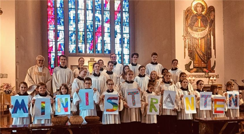 OVB Heimatzeitungen | Acht neue Ministranten für Christkönig
