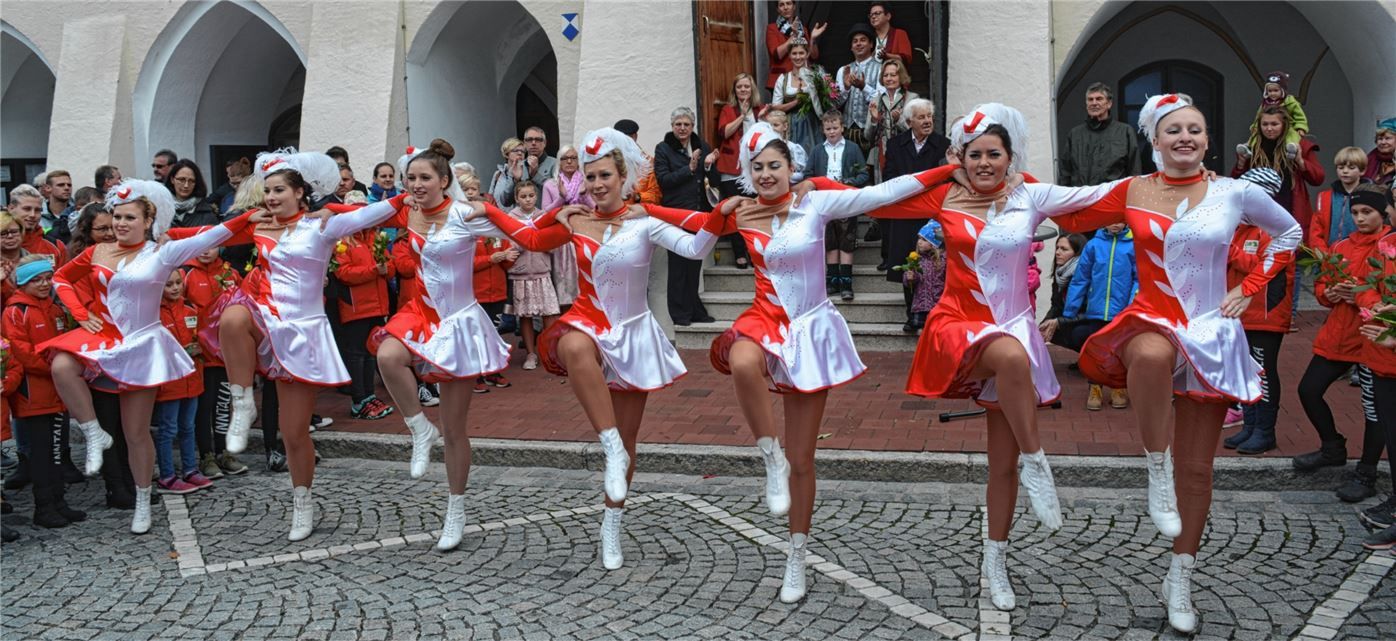 OVB Heimatzeitungen | Frisch verheiratet auf den Thron