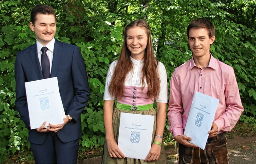 OVB Heimatzeitungen | LSH Ising verabschiedet 53 Abiturienten