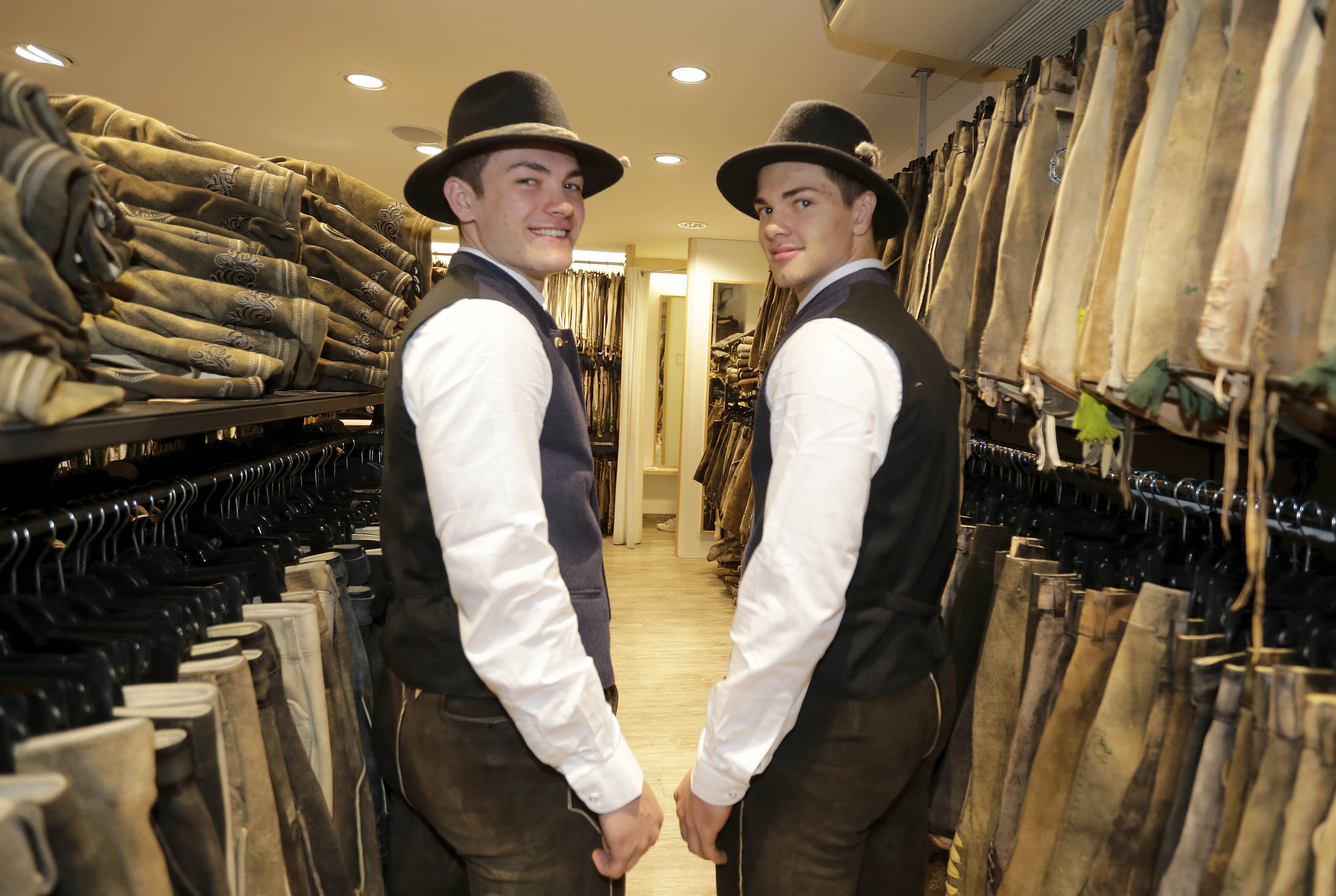 OVB Heimatzeitungen | Bullen im Wiesn-Outfit