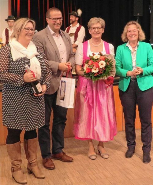 OVB Heimatzeitungen | Senioren stürmen den Mühldorfer Stadtsaal