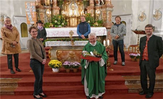 OVB Heimatzeitungen | Inzell verabschiedet sich von Pfarrer Andreas Zehetmair