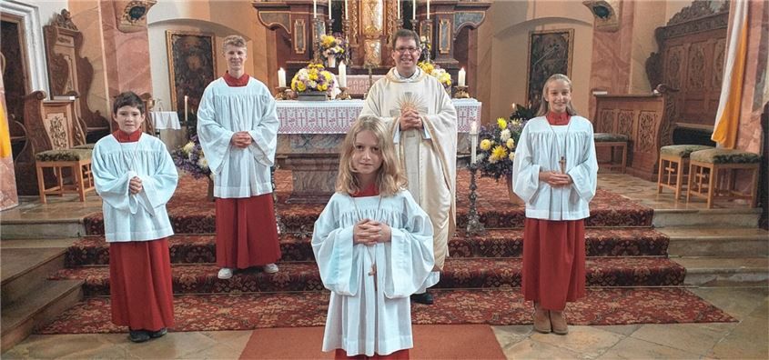 OVB Heimatzeitungen | 14 Ministranten sind bereit für den Altardienst im Pfarrverband