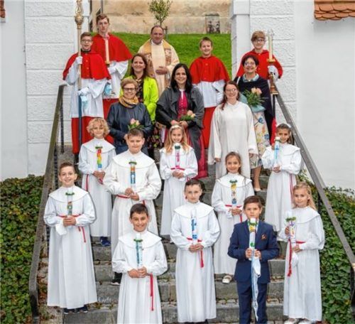 OVB Heimatzeitungen | Ein Tag, zwei Feiern: Kommunionkinder zum ersten Mal am Tisch des Herrn