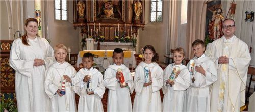 OVB Heimatzeitungen | Fünf Kinder treten an Taufkirchens Tisch des Herrn