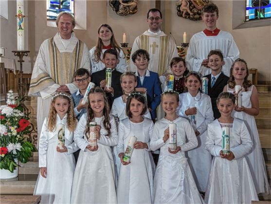 OVB Heimatzeitungen | 57 Mädchen und Buben aus dem Pfarrverband Raubling erstmals am Tisch des Herrn