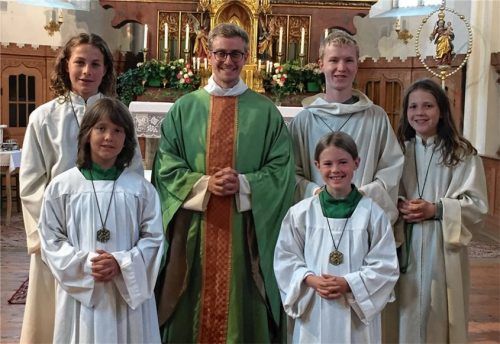 OVB Heimatzeitungen | Heldenstein begrüßt zwei Ministranten