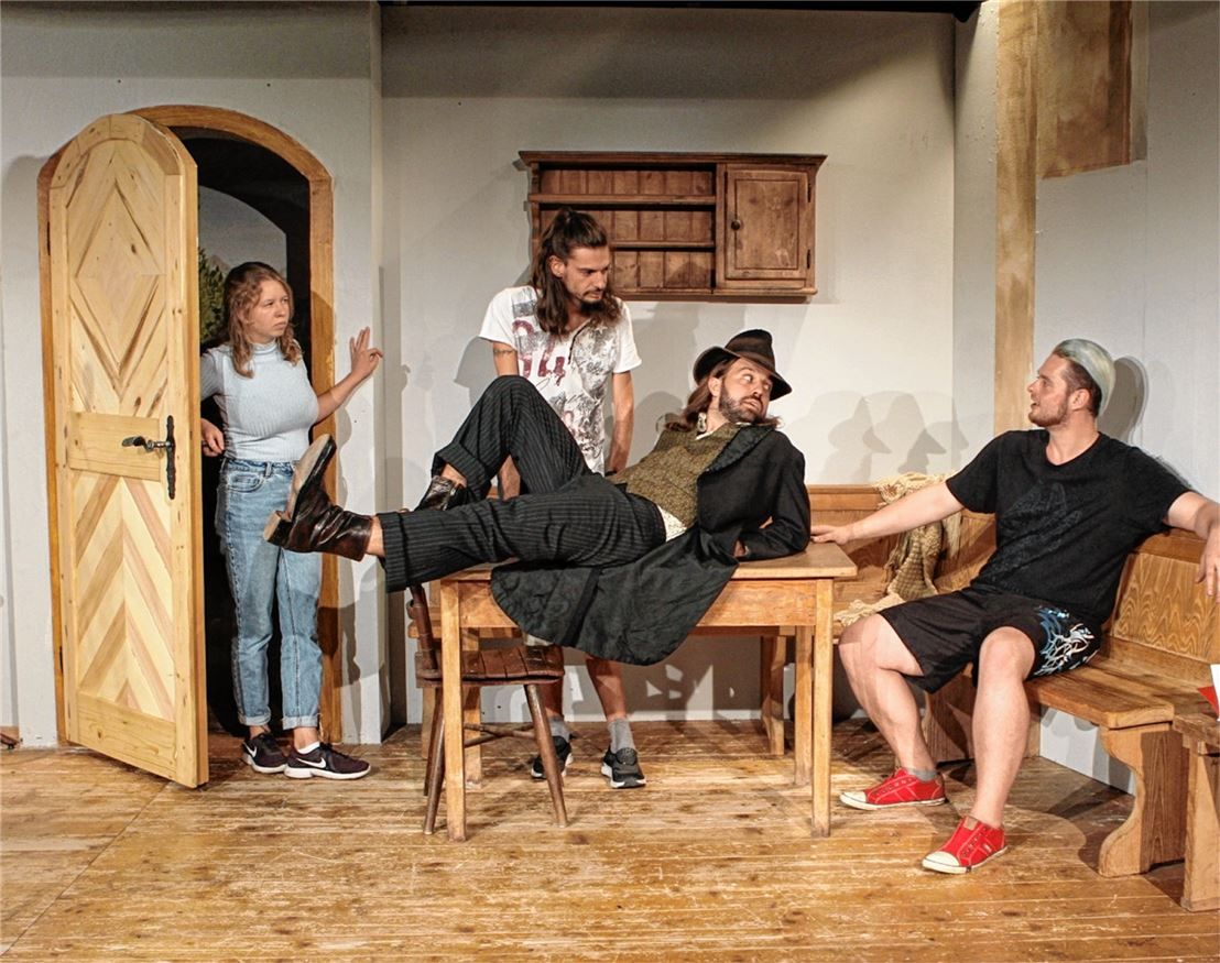 OVB Heimatzeitungen | „Deifi Sparifankerl“auf der Bühne