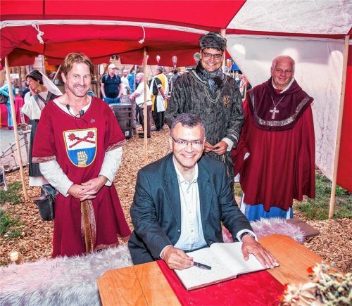 OVB Heimatzeitungen | Staatsminister bei „1322“