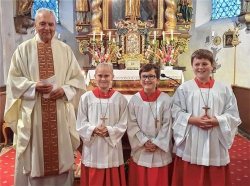 OVB Heimatzeitungen | Drei neue Ministranten für St.-Ägidius-Kirche in Unterreit