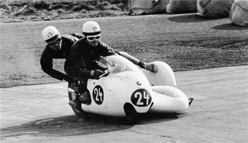 OVB Heimatzeitungen | Heimatmuseum stellt Motorrad-Rennfahrer-Legenden aus