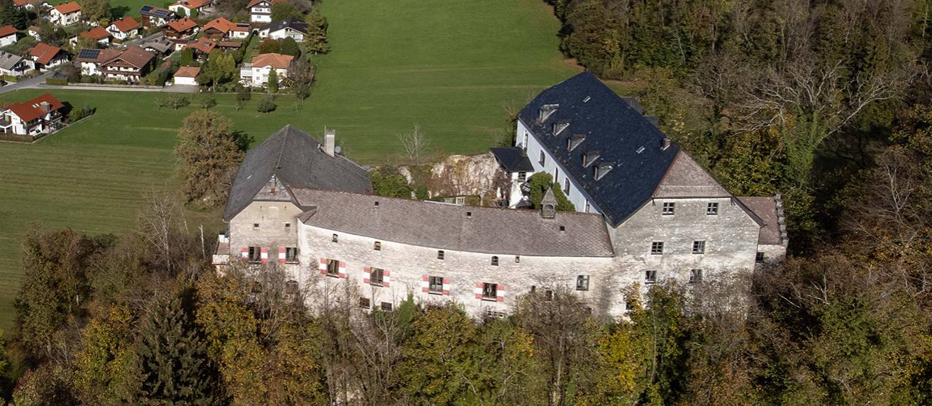 OVB Heimatzeitungen | Schloss Marquartstein unter dem Hammer