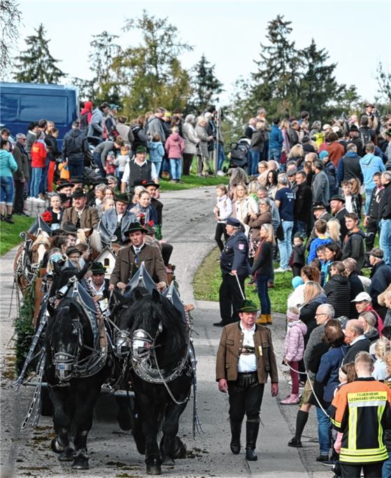 OVB Heimatzeitungen | Großer Leonhardi-Ritt in Leonhardspfunzen