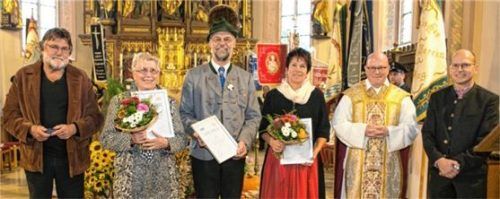 OVB Heimatzeitungen | Goldene Ehrennadel für Dora Aumann