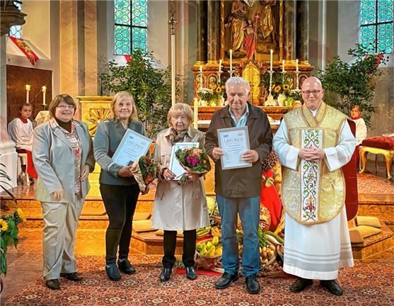 OVB Heimatzeitungen | Pfarrei ehrtlangjährige Mitarbeiter