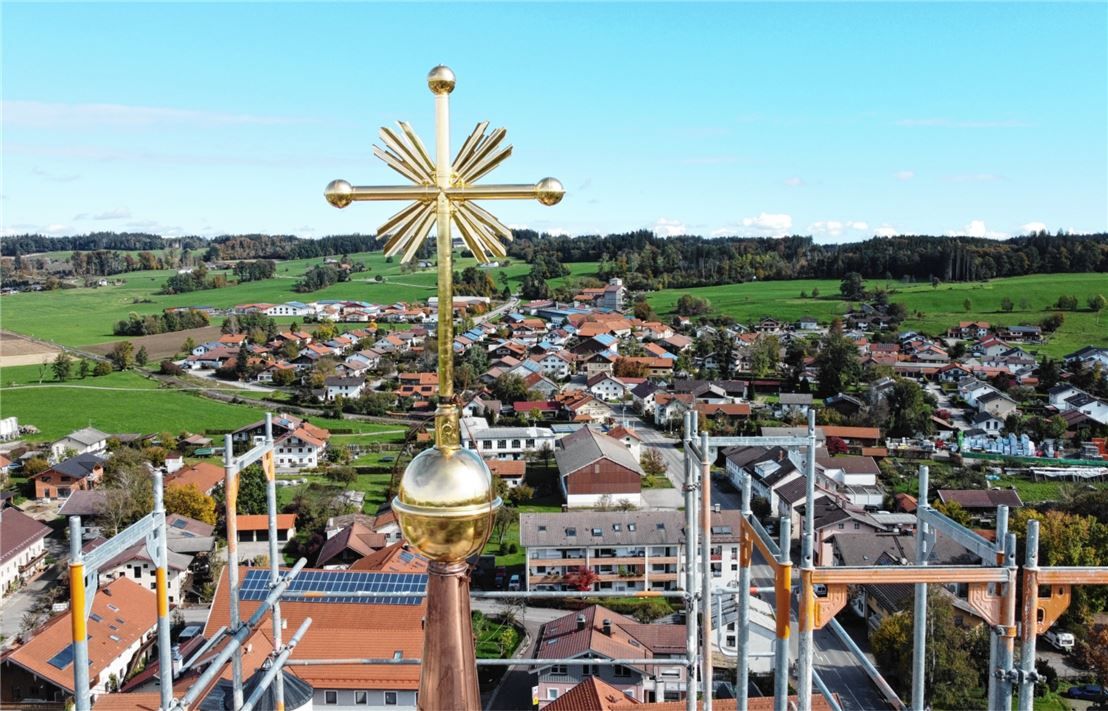 OVB Heimatzeitungen | Halfings Turm strahlt in neuem Glanz