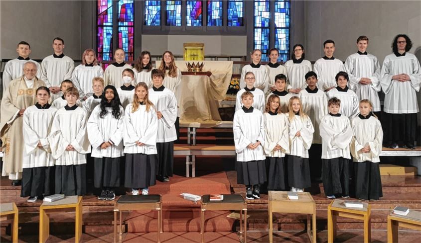 OVB Heimatzeitungen | Acht neue Ministranten werden feierlich aufgenommen