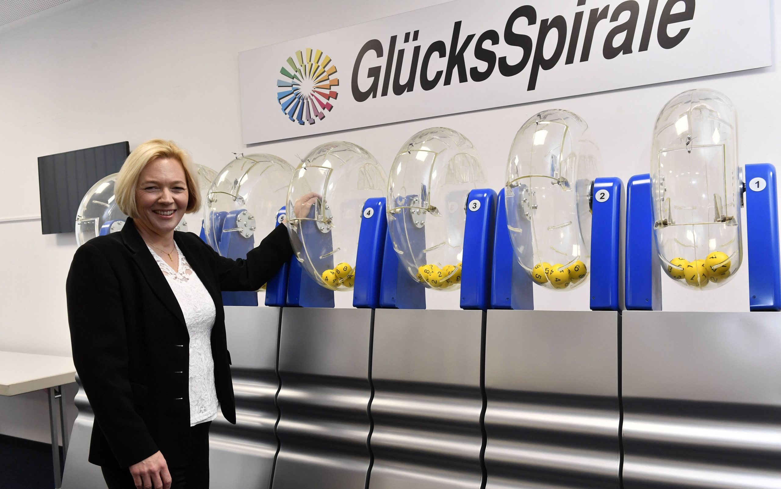 OVB Heimatzeitungen | Wie glücklich sind Millionäre, Frau Ober?