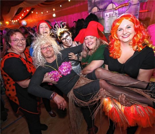 OVB Heimatzeitungen | Tausend Faschingsverrückte bei der Ü30-Party der ...