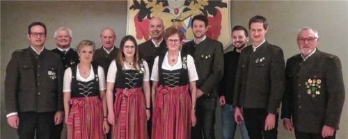 OVB Heimatzeitungen | Altschützen Mettenheim arbeiten mit bewährter Führung