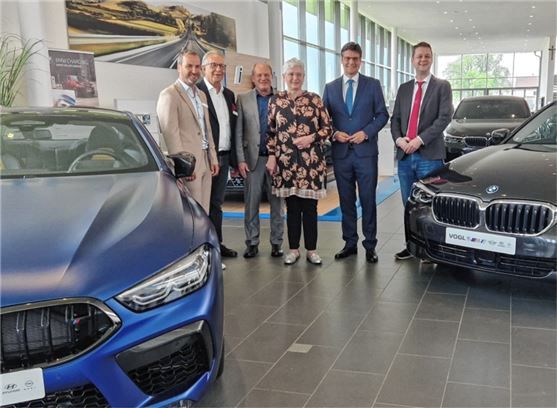 OVB Heimatzeitungen | BMW-Vogl spendet Fahrzeuge