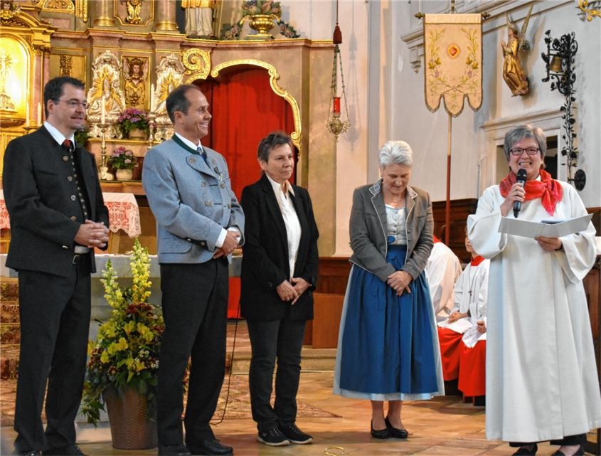 OVB Heimatzeitungen | Ministranten und Kommunionhelfer vorgestellt