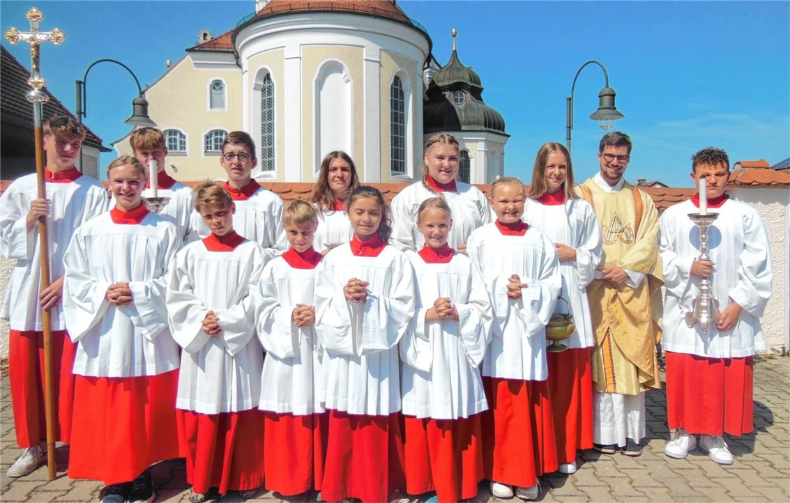 OVB Heimatzeitungen | Zwei neue Ministrantinnen in Schönberg