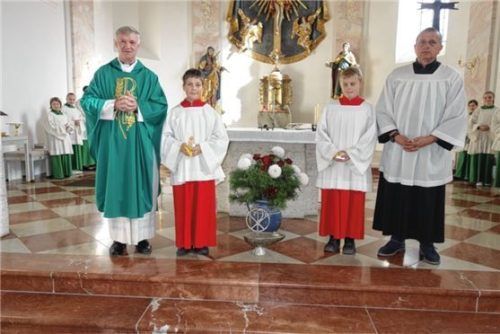 OVB Heimatzeitungen | Pfarrei begrüßt zwei neue Ministranten