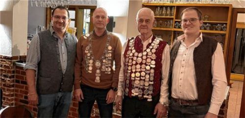 OVB Heimatzeitungen | Josef Reitberger erhält Gauabzeichen der Schützen