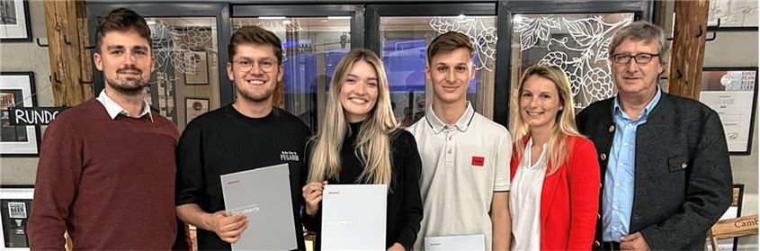 OVB Heimatzeitungen | Dreimal 1,0 für Azubis der Advantest Europe GmbH