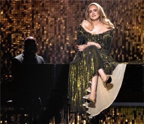 OVB Heimatzeitungen | Adele verpflichtet