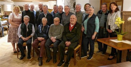 OVB Heimatzeitungen | Eine Ehrennadel für treue Mitglieder