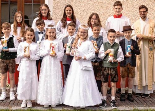 OVB Heimatzeitungen | Zum ersten Mal am Tisch des Herrn in Lohkirchen