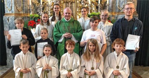 OVB Heimatzeitungen | Fünf neue Ministranten in Obertaufkirchen