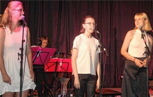 OVB Heimatzeitungen | Zwischen Pink und den Andrew Sisters