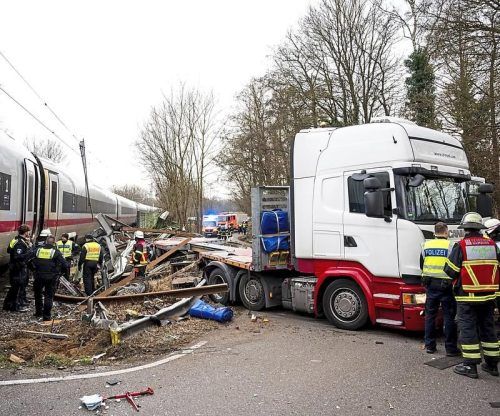 OVB Heimatzeitungen | Ein Toter bei ICE-Unfall mit Sattelzug