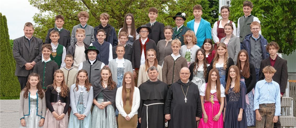 OVB Heimatzeitungen | 39 junge Menschen empfangen Sakrament der Firmung